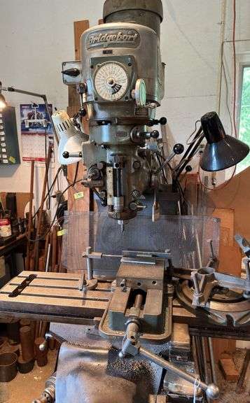 BRIDGEPORT MILLING MACHINE mod 110213 - Kaufman Realty & Auctions
