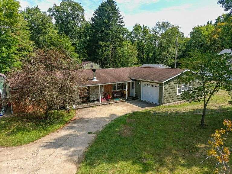 Doylestown Area Duplex - Kaufman Realty & Auctions