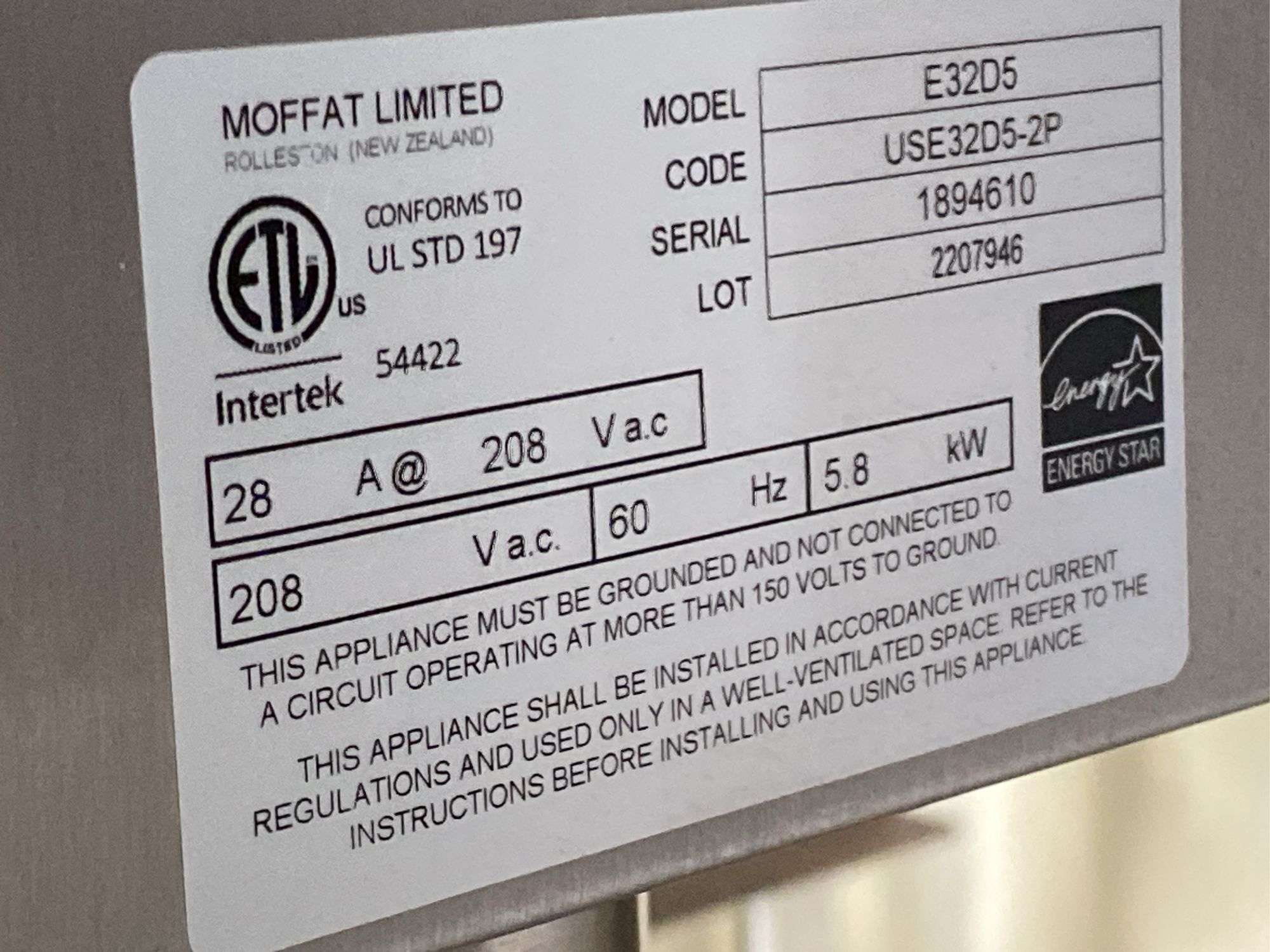 Moffat E32D5 Electric Convection Oven with Moffat VH32 Ventless Hood ...