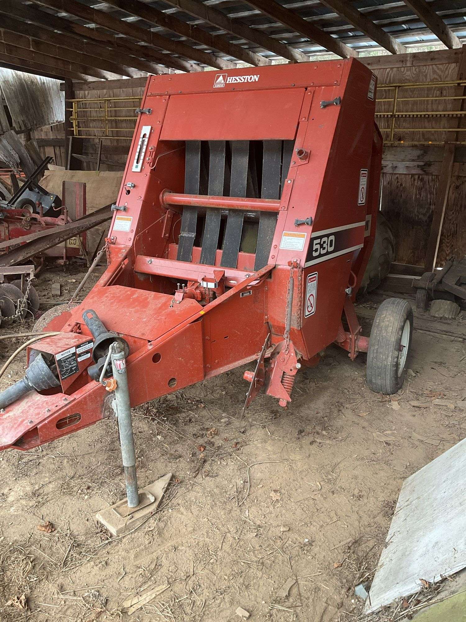 Hesston 530 Round Hay Baler - Kaufman Realty & Auctions