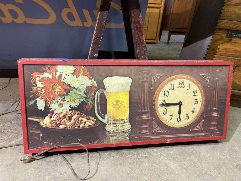 VINTAGE SCHLITZ BEER LIGHTED SIGN/CLOCK - Kaufman Realty & Auctions