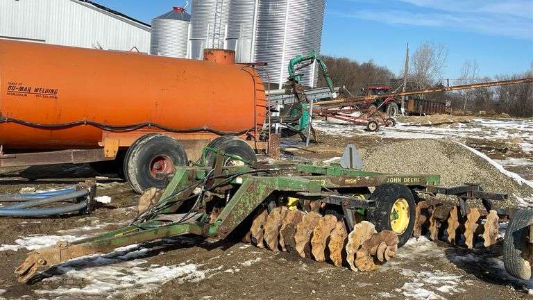 John Deere 630 Disc - Kaufman Realty & Auctions