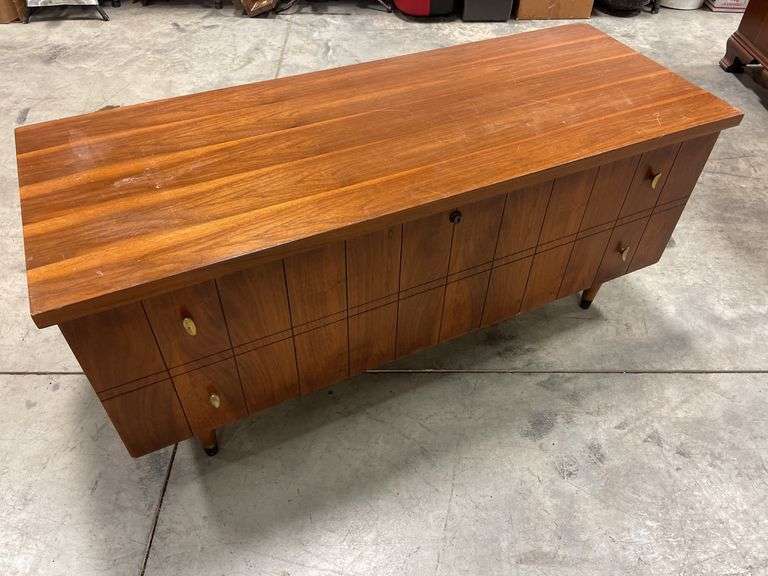Princess by Lane cedar chest - 44x17x20 - no key - Kaufman Realty ...