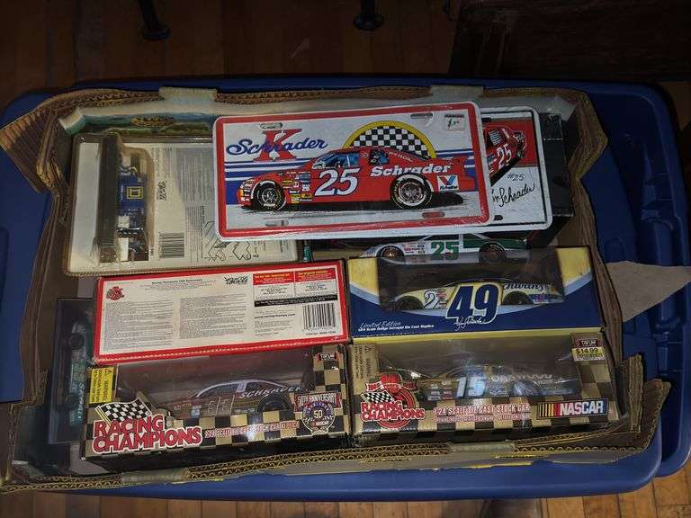Box of NASCAR Collectables - Kaufman Realty & Auctions