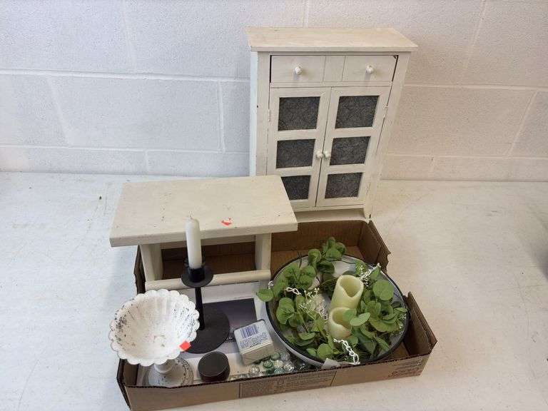 Sm Cabinet, Graniteware , - Kaufman Realty & Auctions