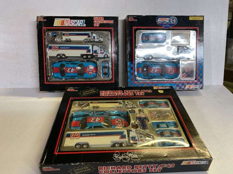 Racing Champions Richard Petty Collectables - Kaufman Realty & Auctions