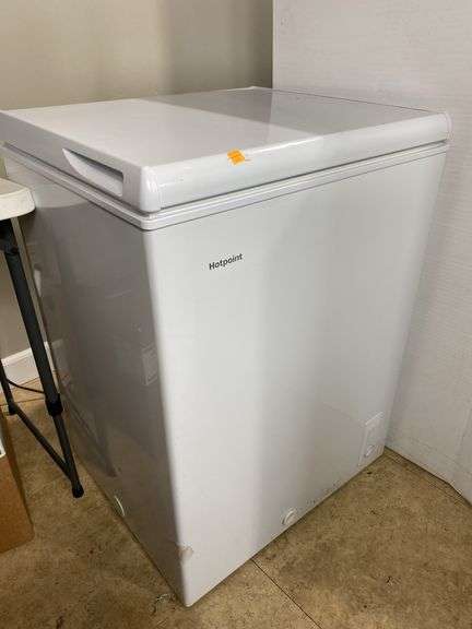 Small Hotpoint Chest Freezer Model HHM5SRBWW - Kaufman Realty & Auctions