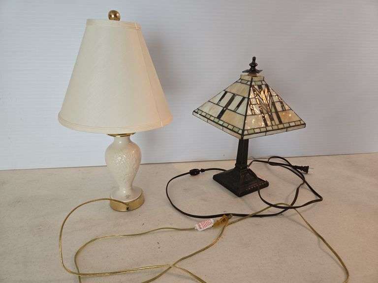 Tiffany style lamp(shade is loose) Lenox lamp - Kaufman Realty & Auctions