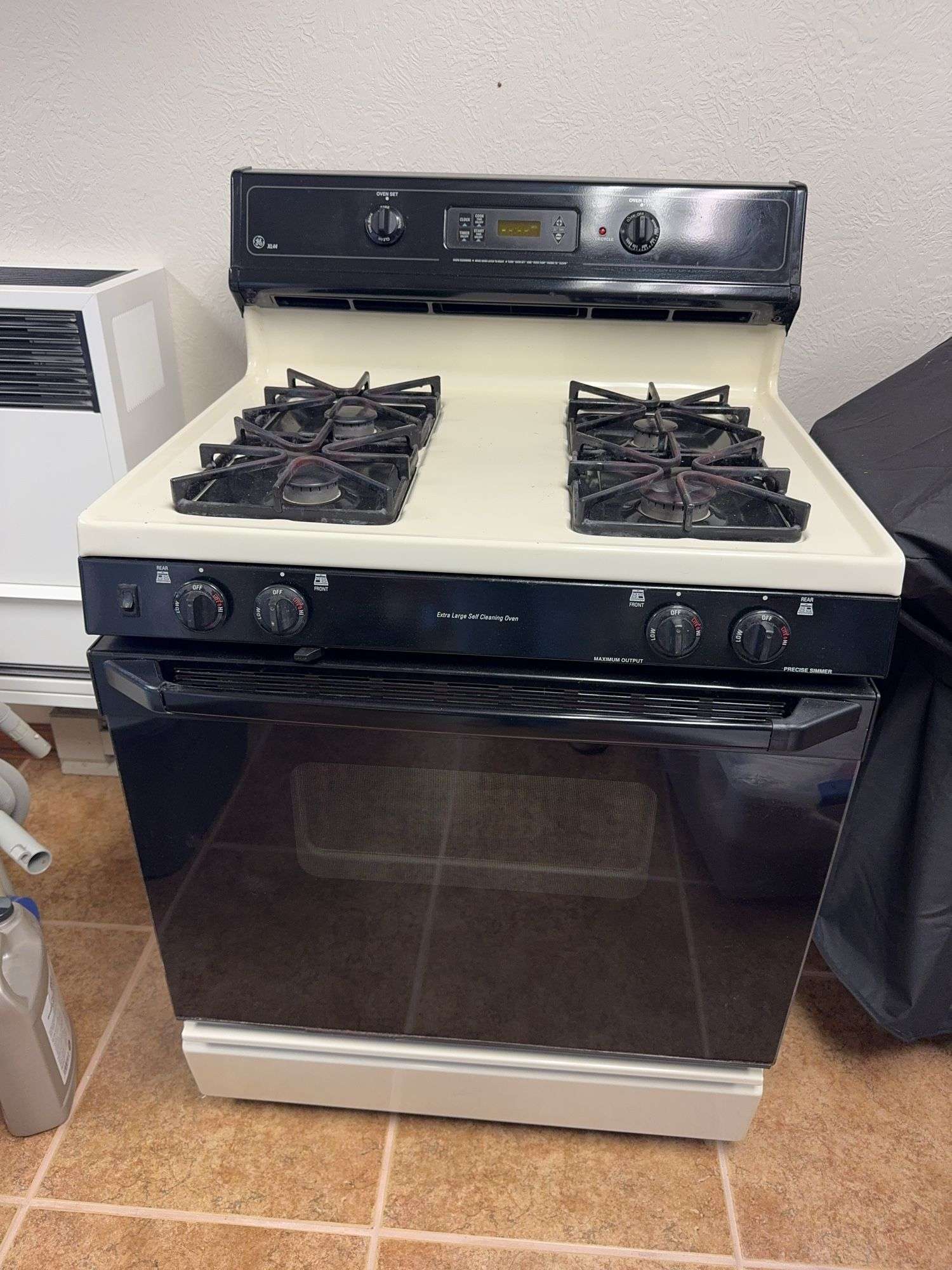General Electric XL44 Gas Range - Kaufman Realty & Auctions