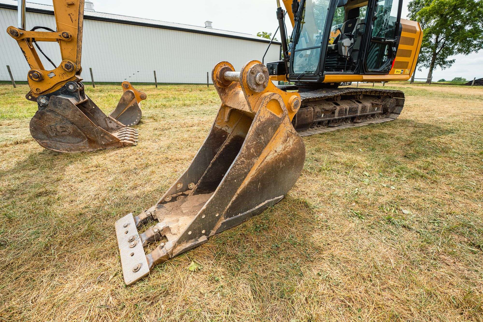 24” CAT DIGGING BUCKET - Kaufman Realty & Auctions