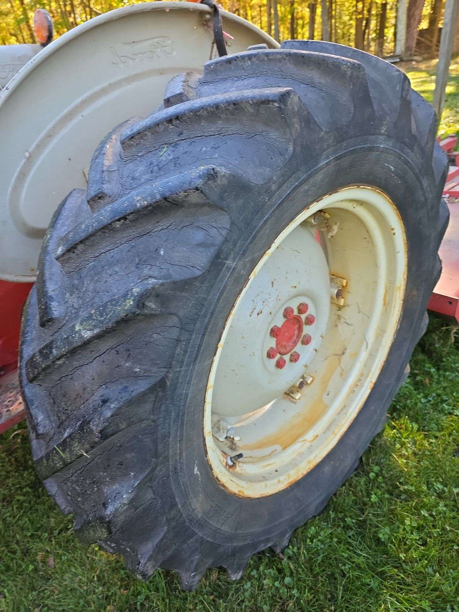 Ford 801 Powermaster Tractor runs great - Kaufman Realty & Auctions