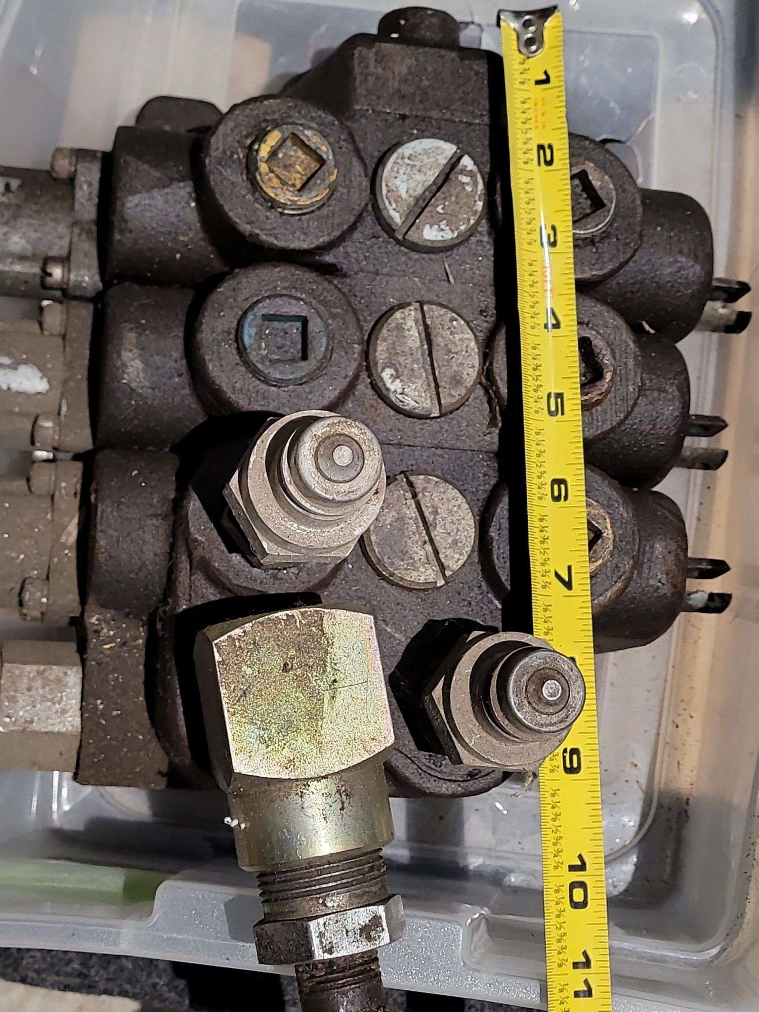 HYDRAULIC CONTROLS -very heavy - Kaufman Realty & Auctions