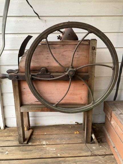Vintage Corn Sheller - Kaufman Realty & Auctions