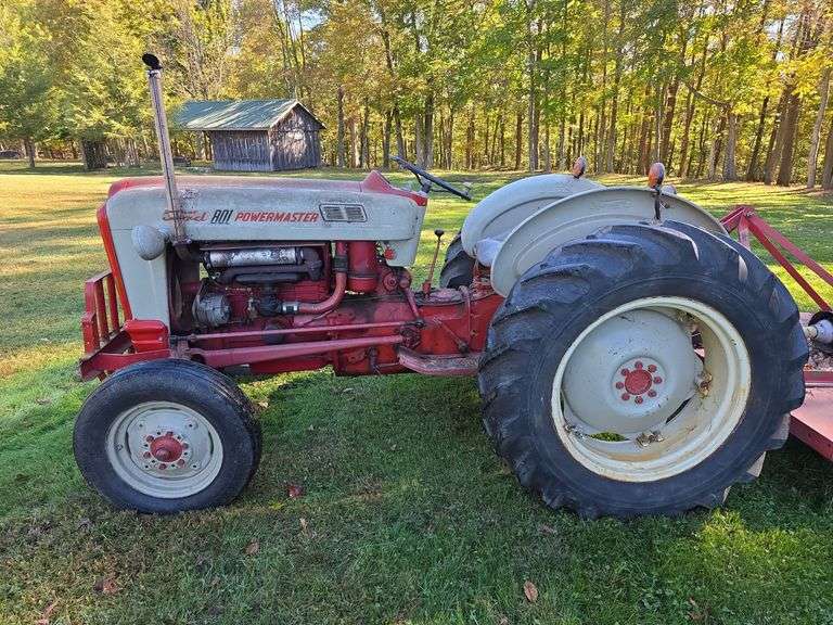 Ford 801 Powermaster Tractor runs great - Kaufman Realty & Auctions