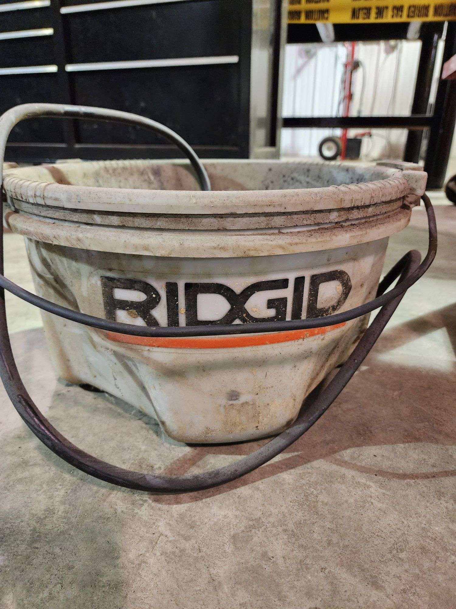 RIDGID OIL BUCKET - Kaufman Realty & Auctions