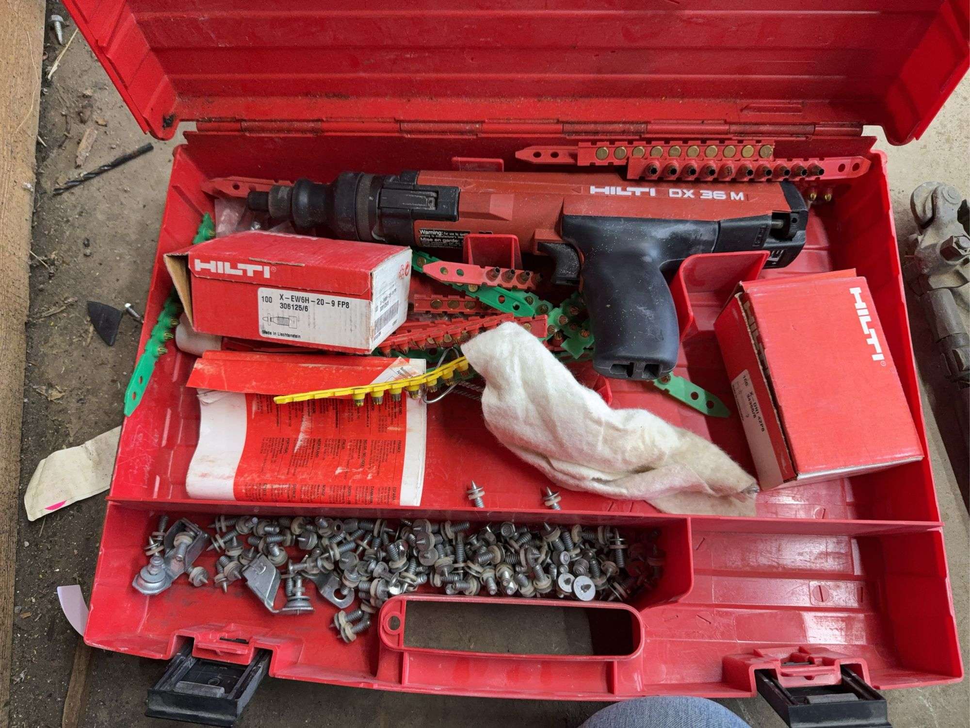 HILTI DX 36 M FASTENER GUN - Kaufman Realty & Auctions