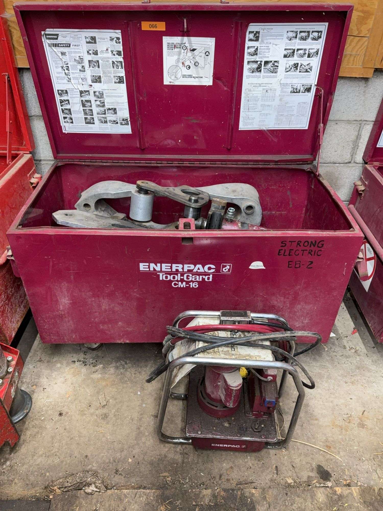 ENERPAC CM-16 PIPE BENDER KIT - Kaufman Realty & Auctions