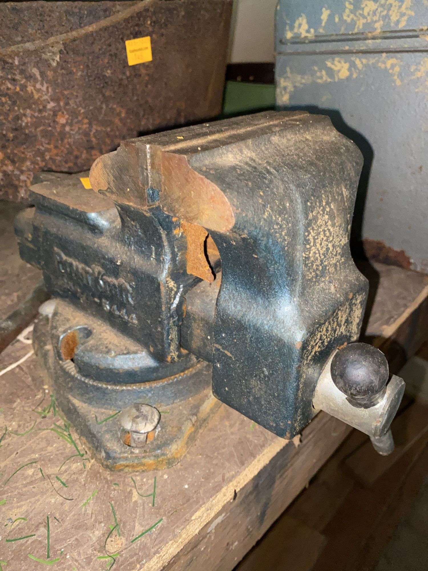 Power Kraft Bench Vise - Kaufman Realty & Auctions