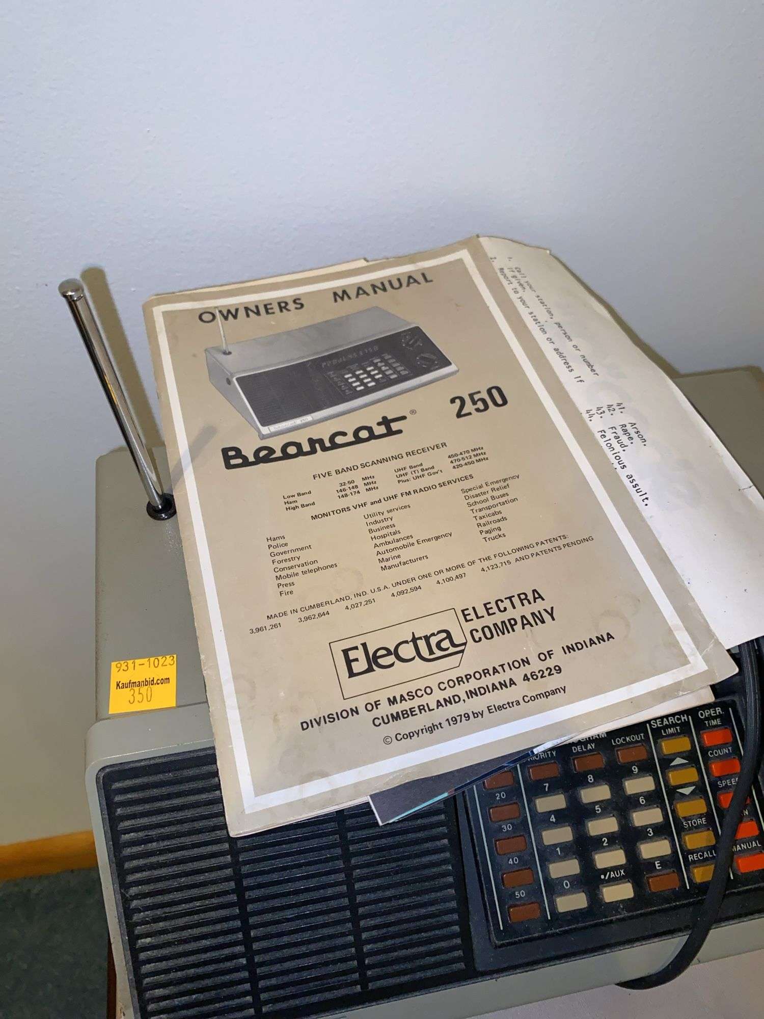 Bearcat 250 5 Band Scanning Receiver - Kaufman Realty & Auctions