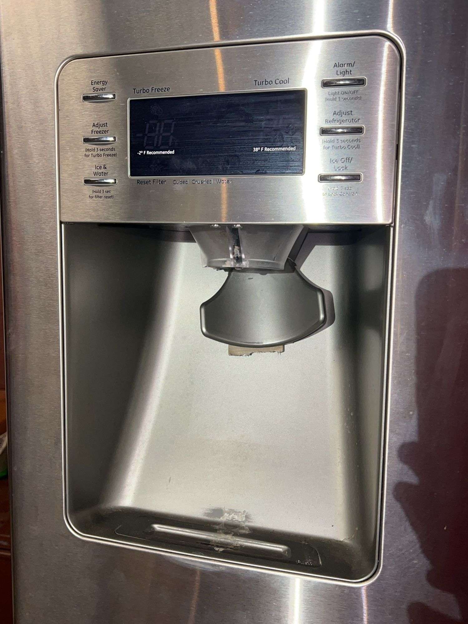 GE PROFILE REFRIGERATOR / FREEZER - Kaufman Realty & Auctions