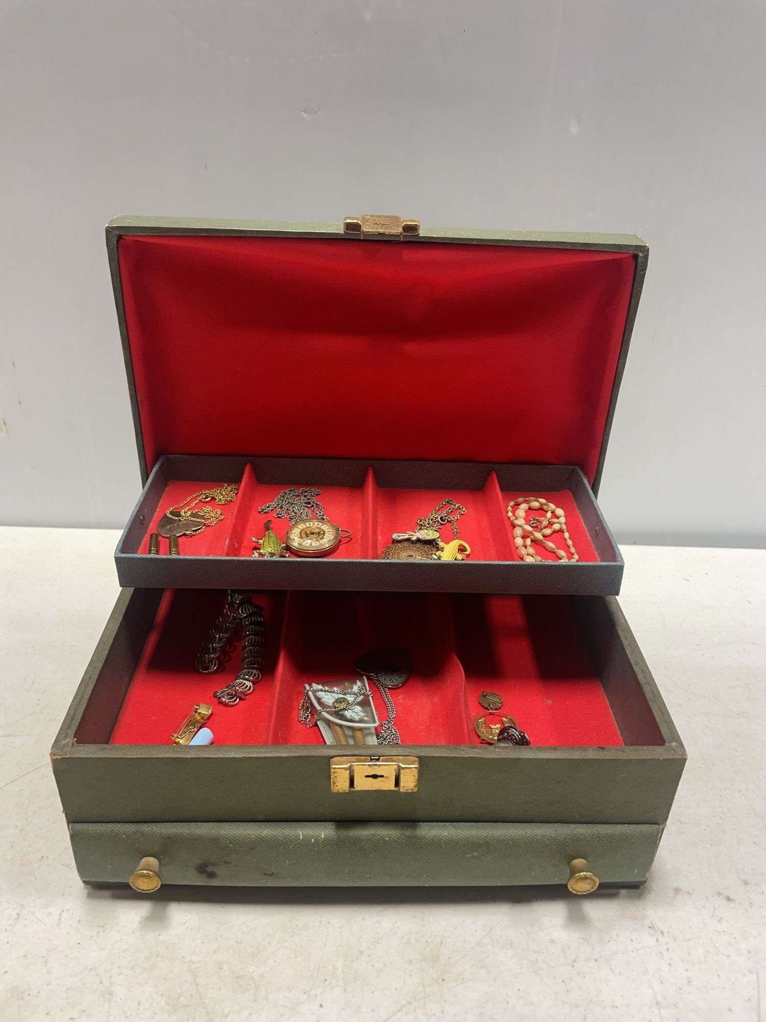 Jewelry box with costume jewelry - Kaufman Realty & Auctions