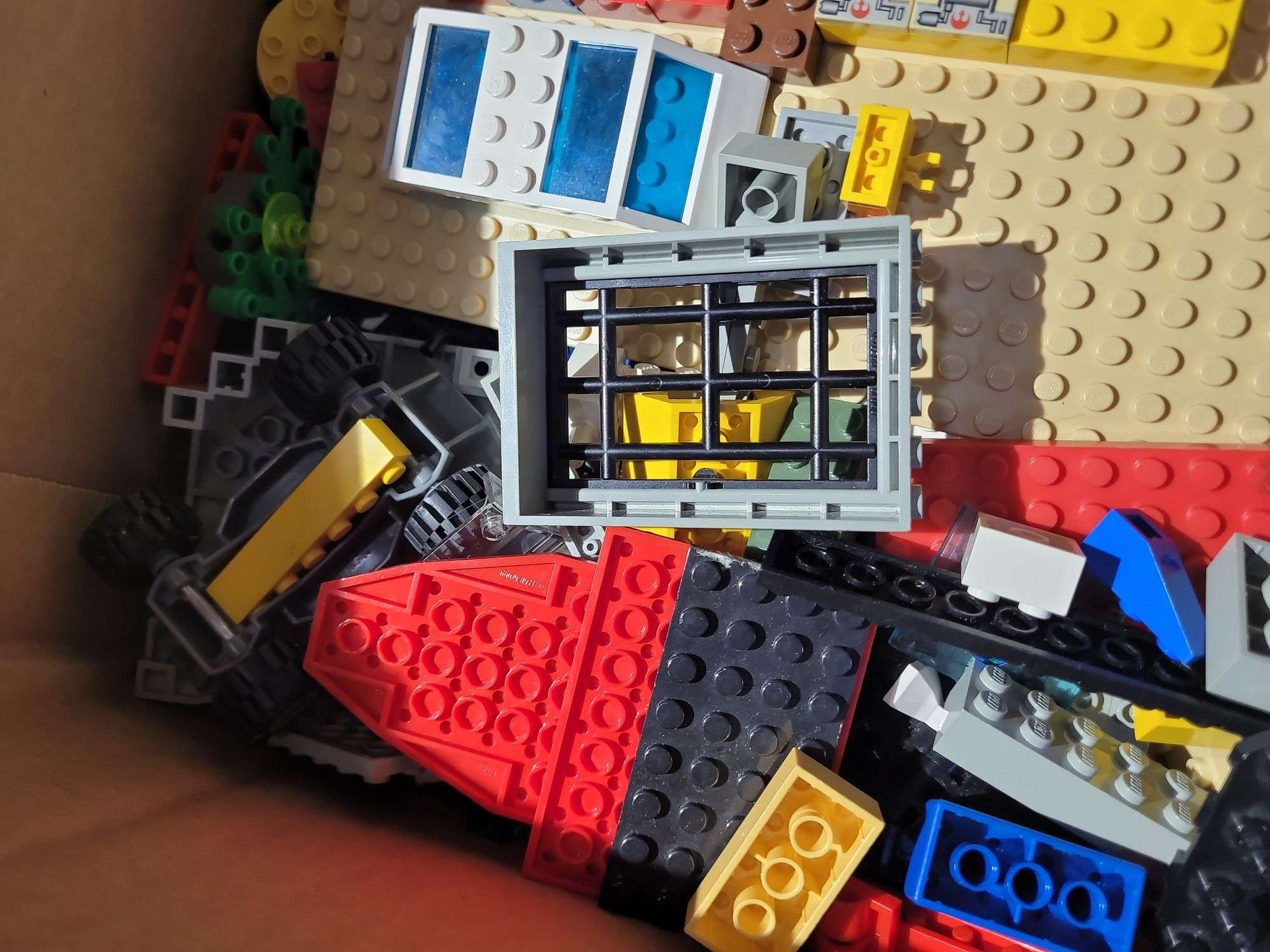 LEGOS AND OTHER LEGO LIKE BLOCKS- large lot - Kaufman Realty & Auctions