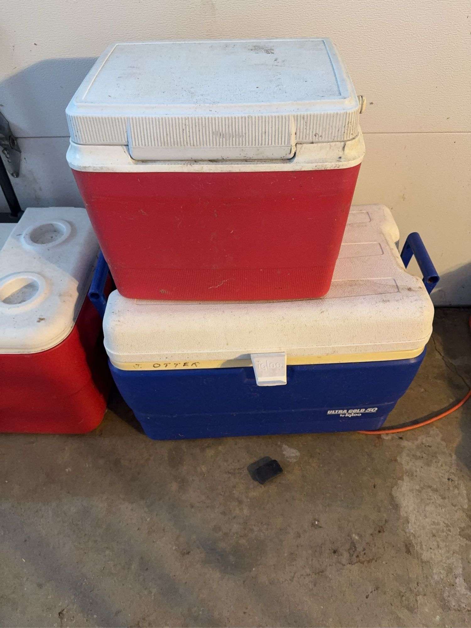 Coleman, Igloo Ice Chests - Kaufman Realty & Auctions