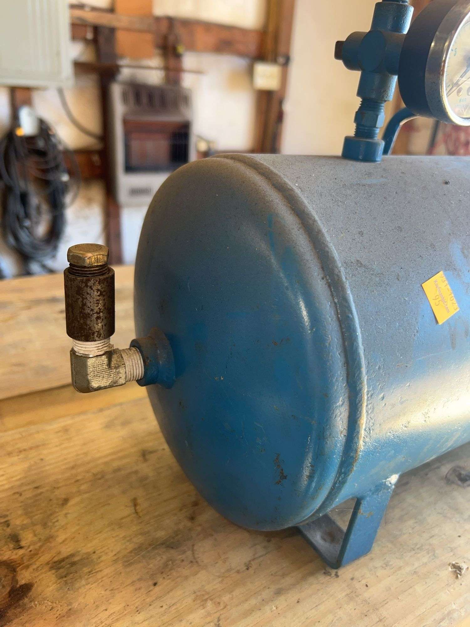 Portable Air Compressor Tank - Kaufman Realty & Auctions