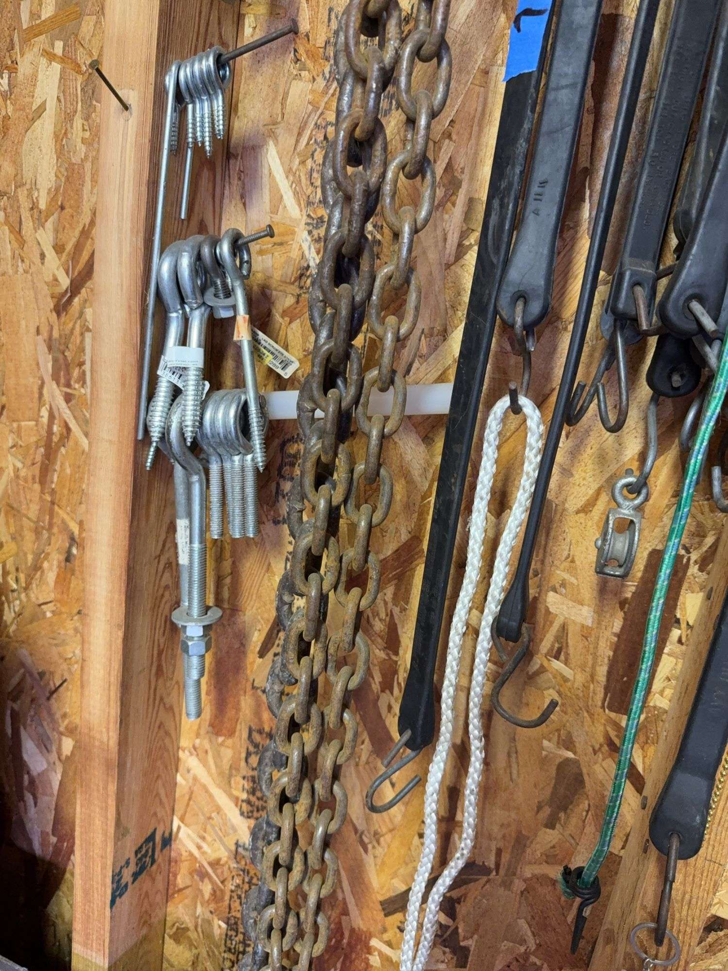 CHAINS AND TIE DOWNS - Kaufman Realty & Auctions