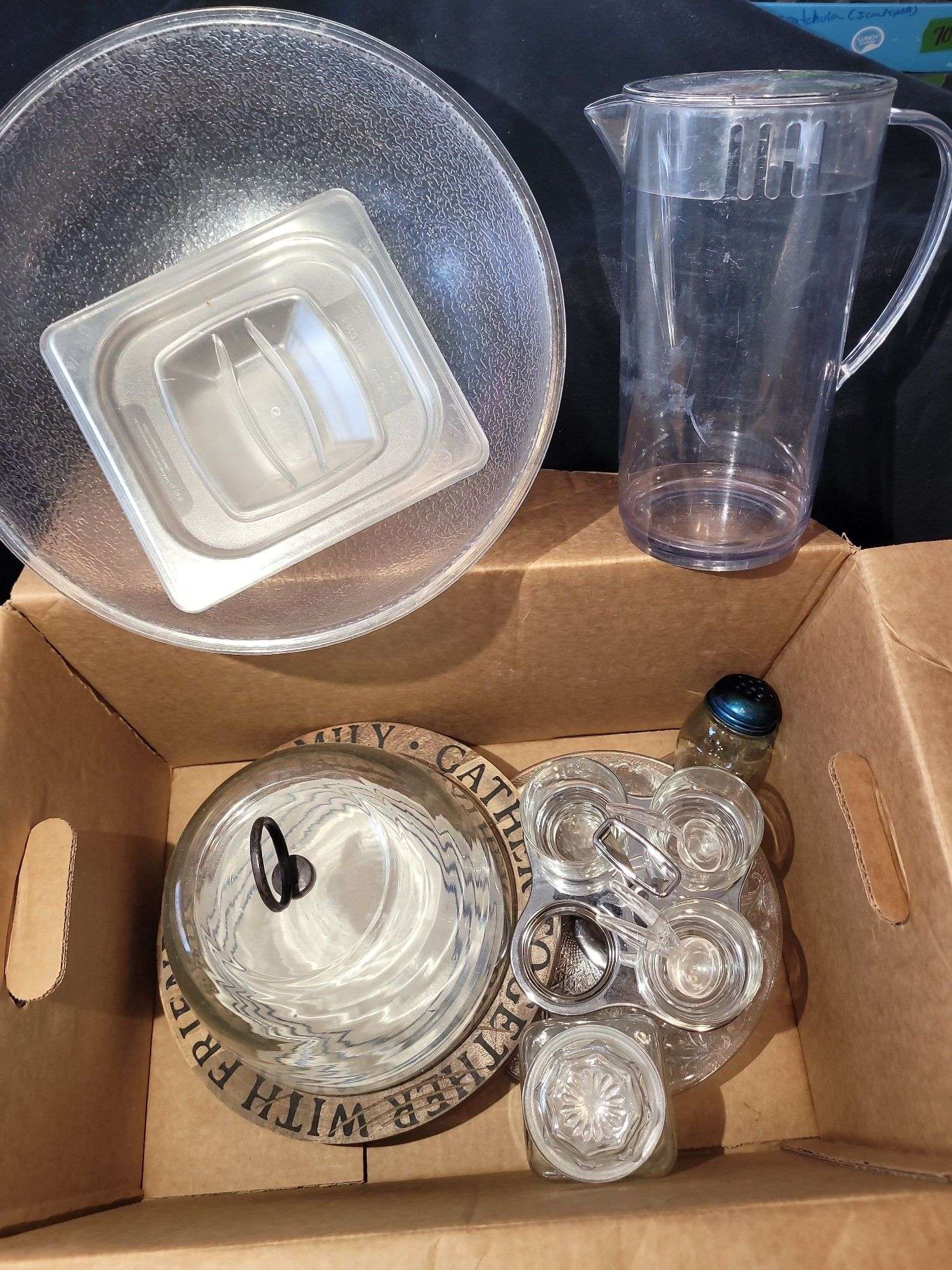 SERVING DISHES , PLASTICWARE & more - Kaufman Realty & Auctions