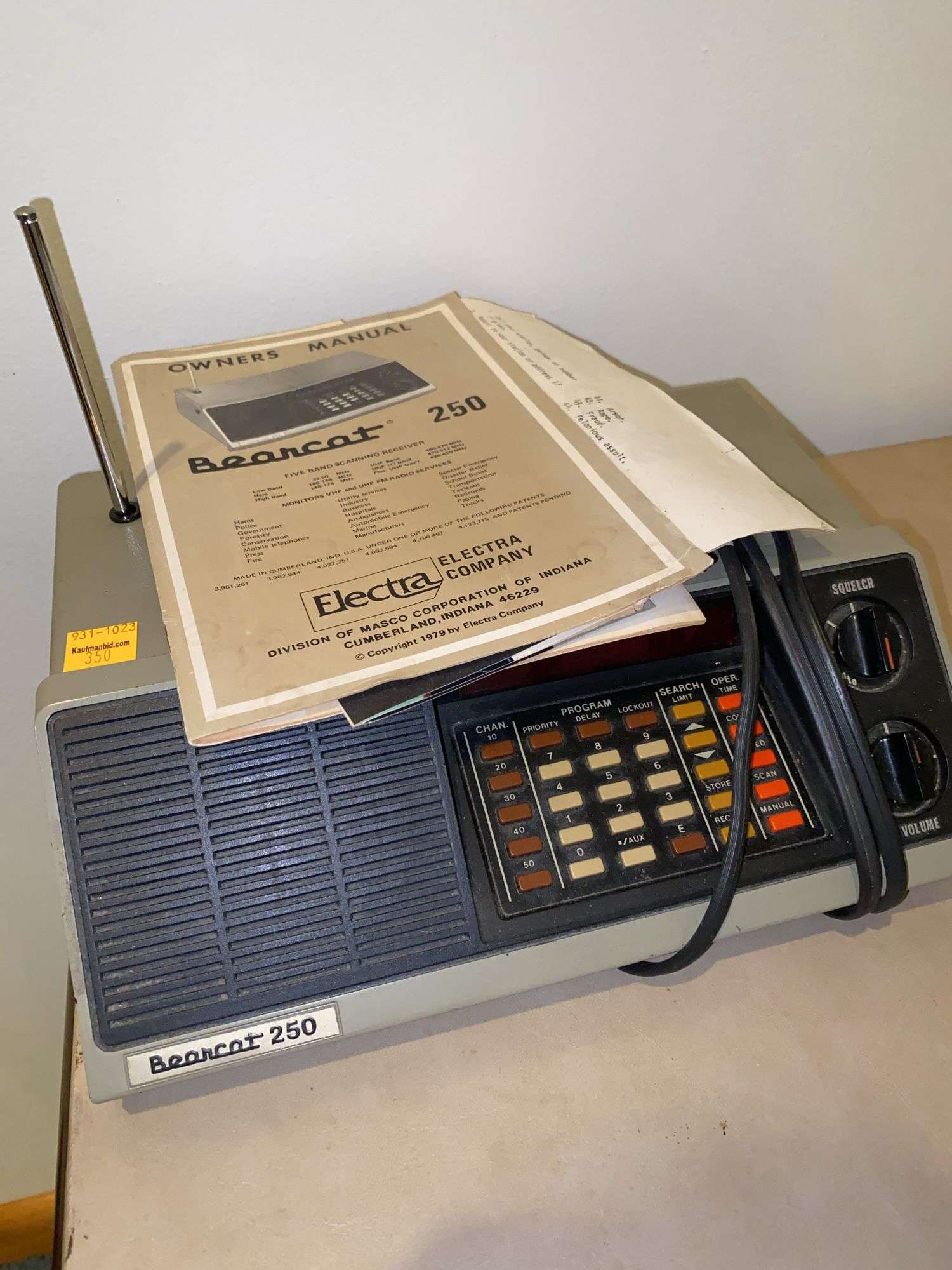 Bearcat 250 5 Band Scanning Receiver - Kaufman Realty & Auctions