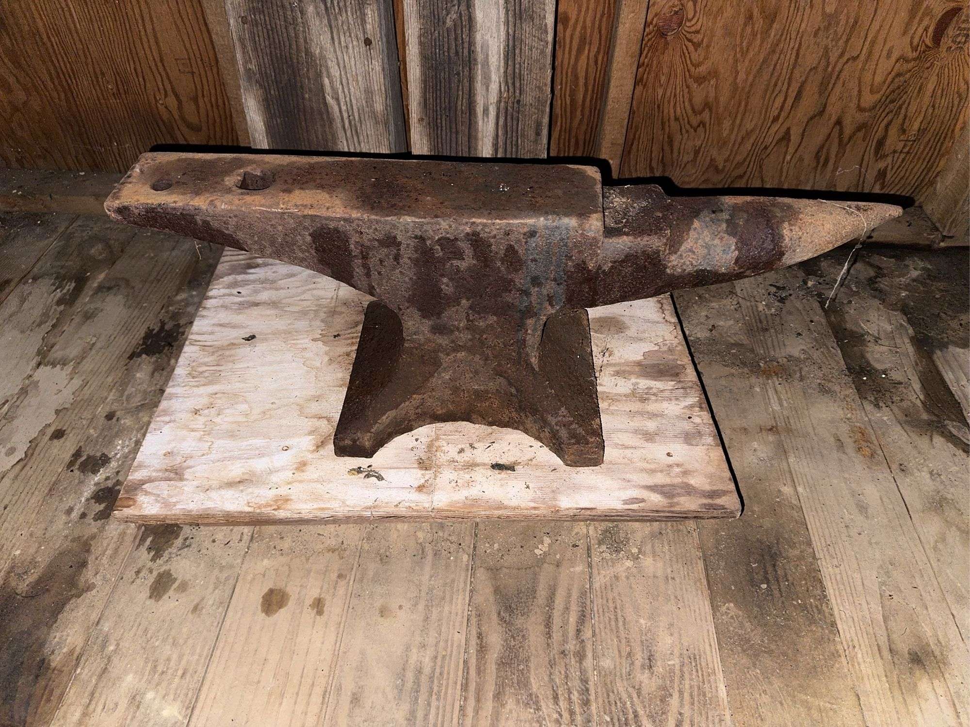 Antique Anvil - Kaufman Realty & Auctions