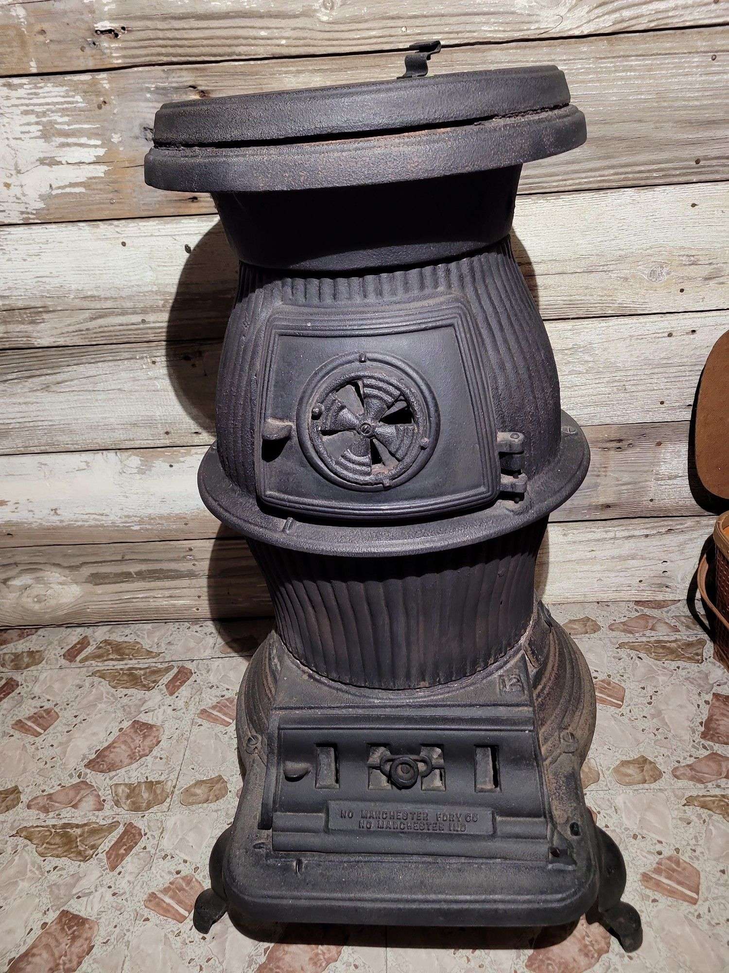CAST IRON POT BELLY STOVE- very heavy- in basement - Kaufman Realty ...