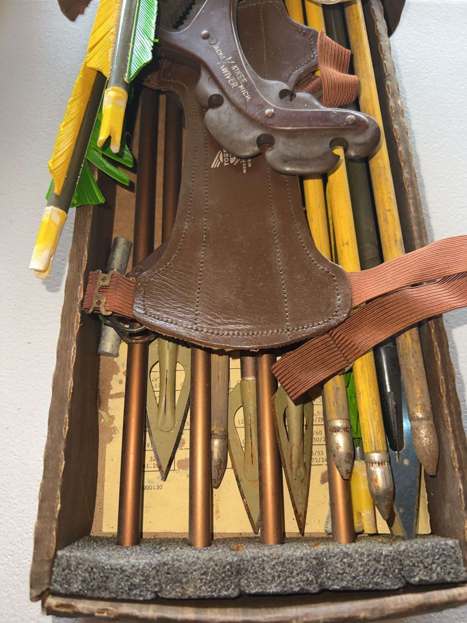 Shakespeare Wonderbow w/ Arrows - Kaufman Realty & Auctions