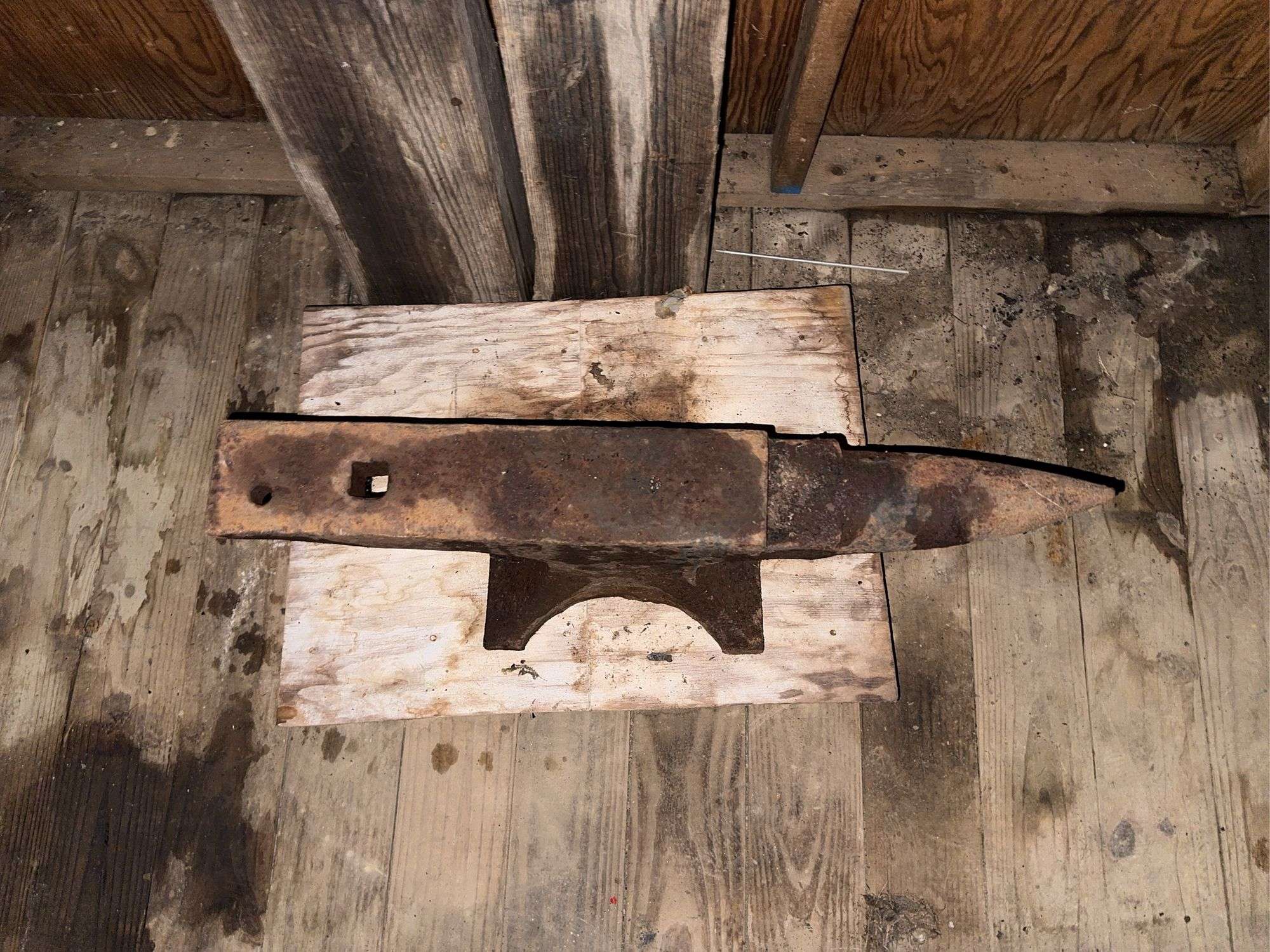 Antique Anvil - Kaufman Realty & Auctions