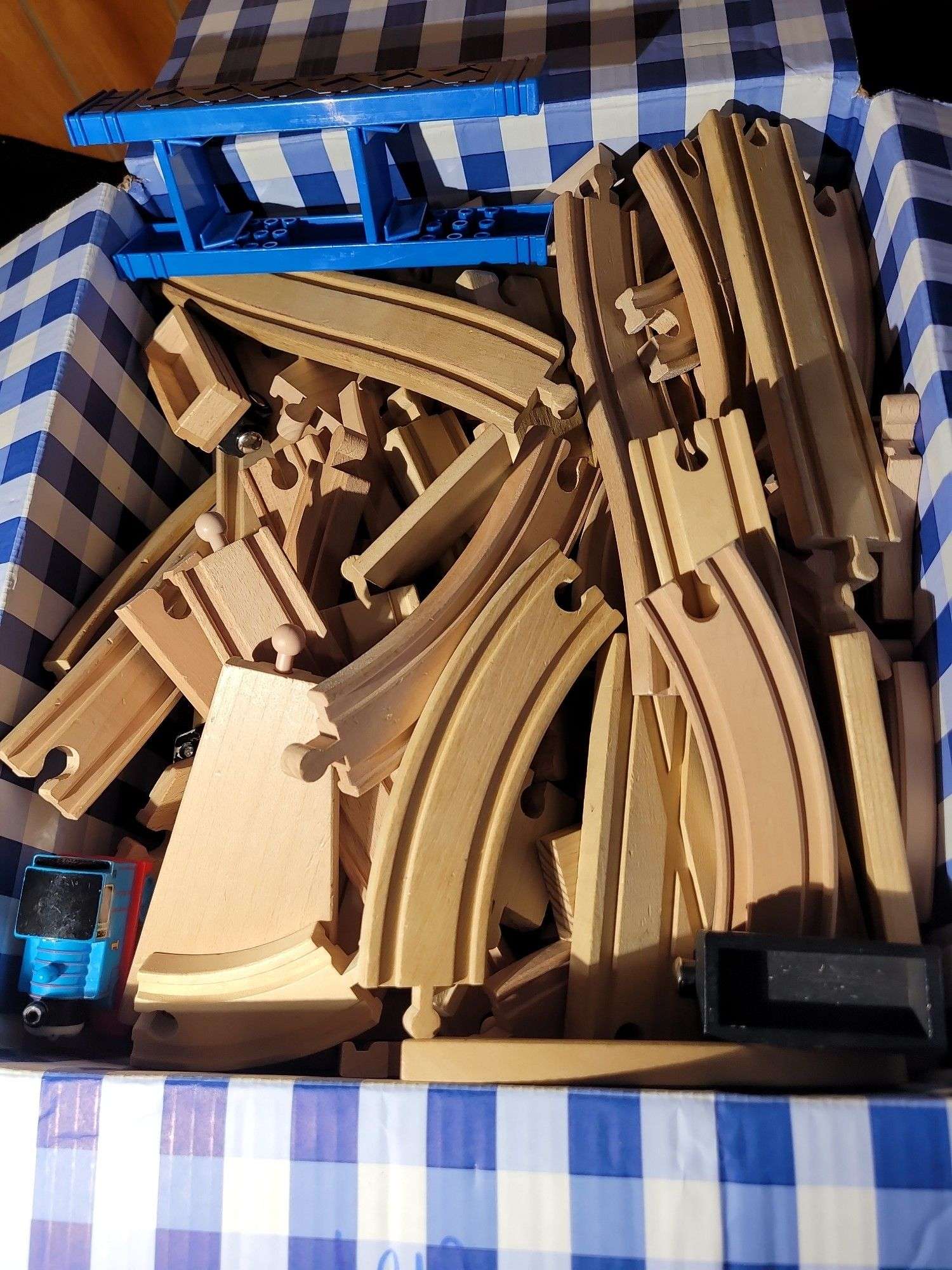 WOOD TRAIN SET - Kaufman Realty & Auctions