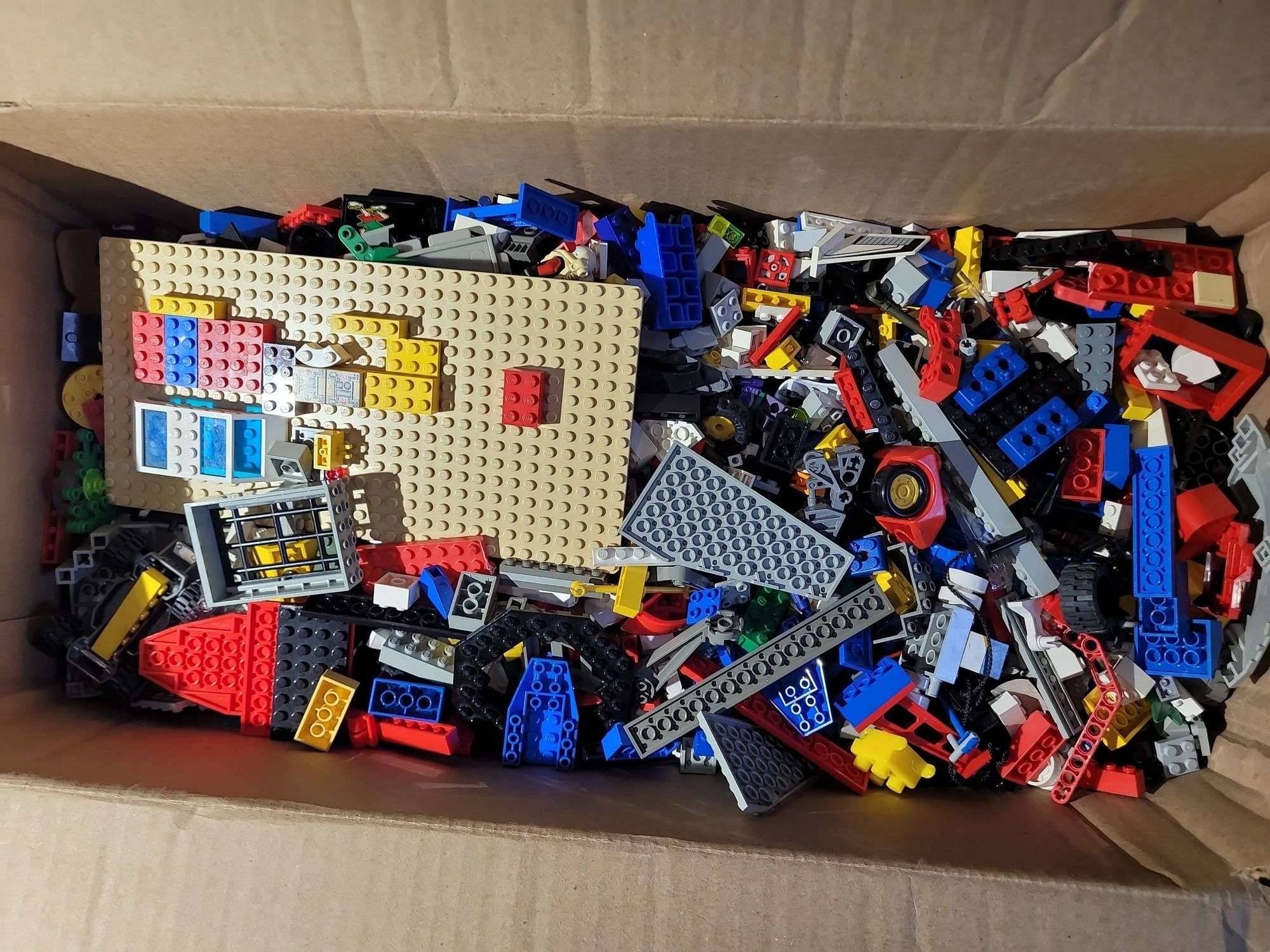 LEGOS AND OTHER LEGO LIKE BLOCKS- large lot - Kaufman Realty & Auctions