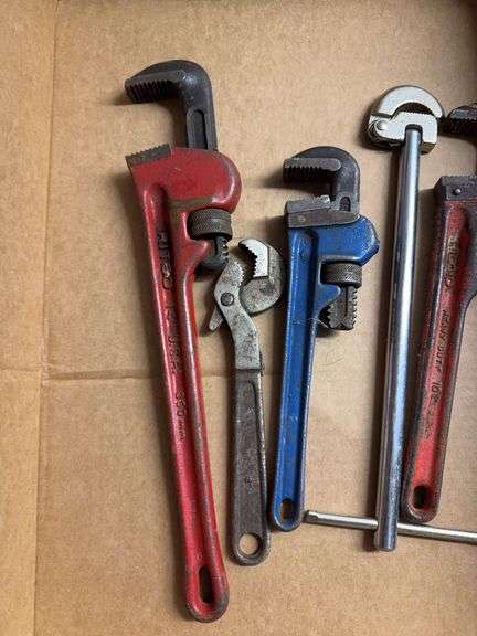 (5) Pipe Wrenches - Kaufman Realty & Auctions