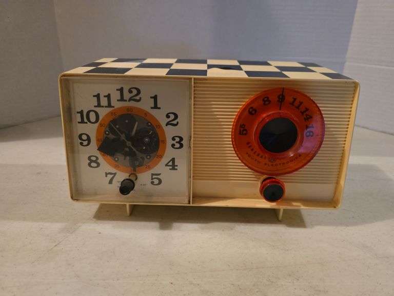 1960S GENERAL ELECTRIC CLOCK RADIO - Kaufman Realty & Auctions