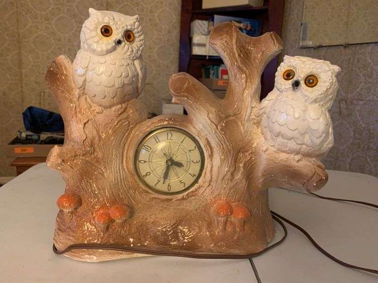 VINTAGE OWL CLOCK -electric - Kaufman Realty & Auctions