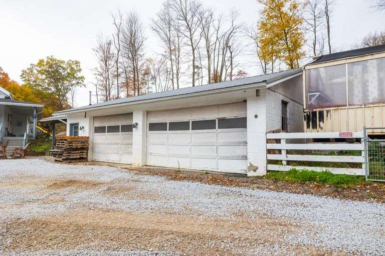 Wooster Home on 12 Acres - Kaufman Realty & Auctions