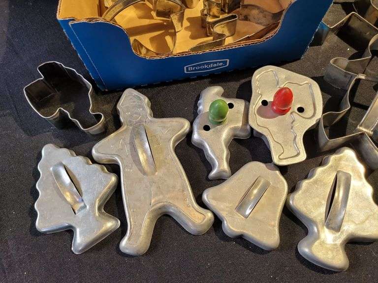 COOKIE CUTTERS - CHRISTMAS - Kaufman Realty & Auctions