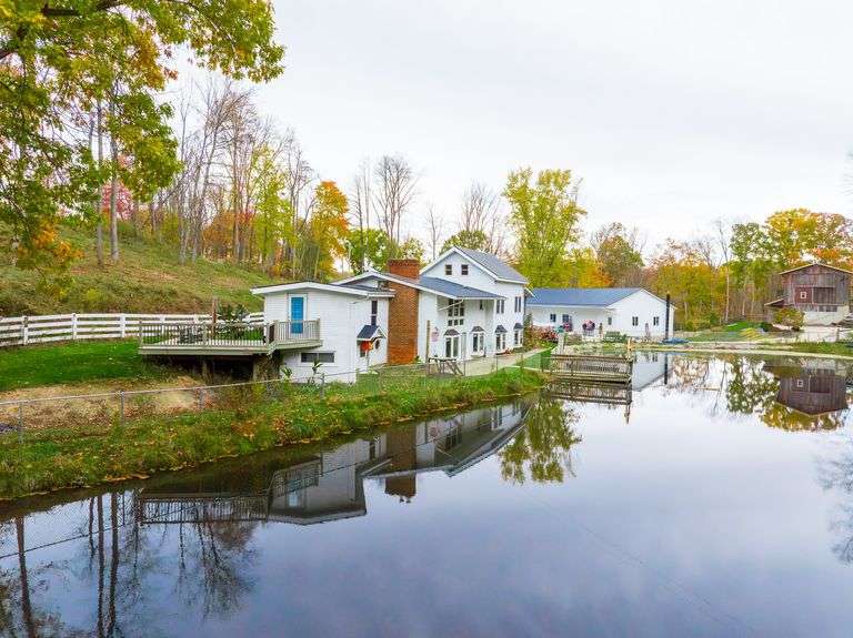 Wooster Home on 12 Acres - Kaufman Realty & Auctions