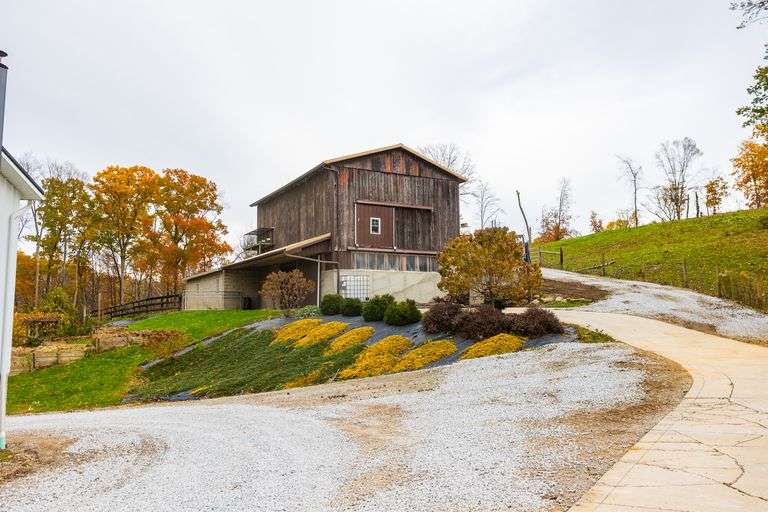 Wooster Home on 12 Acres - Kaufman Realty & Auctions