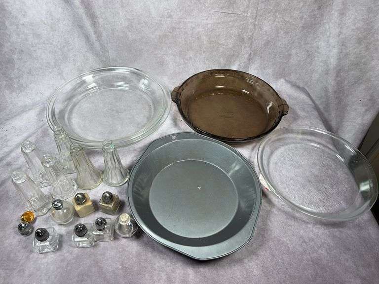 PYREX, GLASSBAKE & FIRE KING PIE PLATES AND SALT & PEPPERS - Kaufman ...