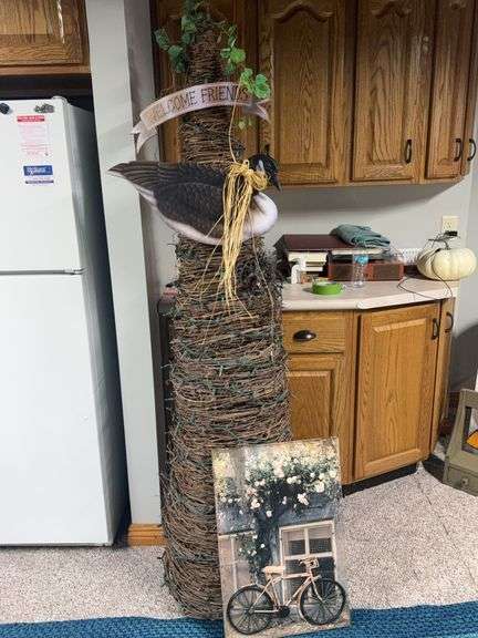 LIGHTED VINE TREE AND WALL ART - Kaufman Realty & Auctions