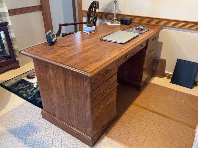 SOLID WOOD EXECUTIVE OFFICE DESK - Kaufman Realty & Auctions