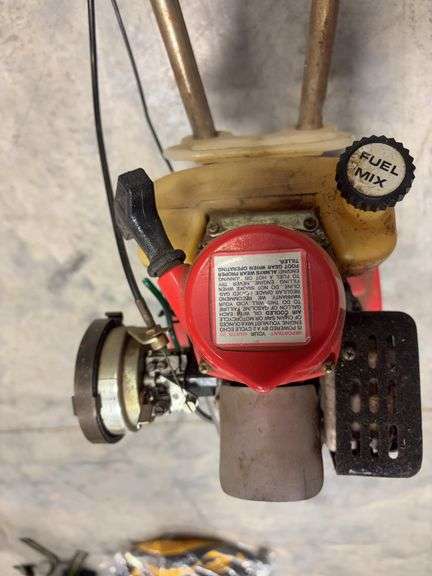 Mantis gas powered tiller - Kaufman Realty & Auctions