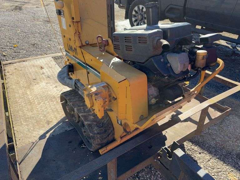 VERMEER LM-11 CABLE PLOW W/ONLY 41 HOURS. - Kaufman Realty & Auctions