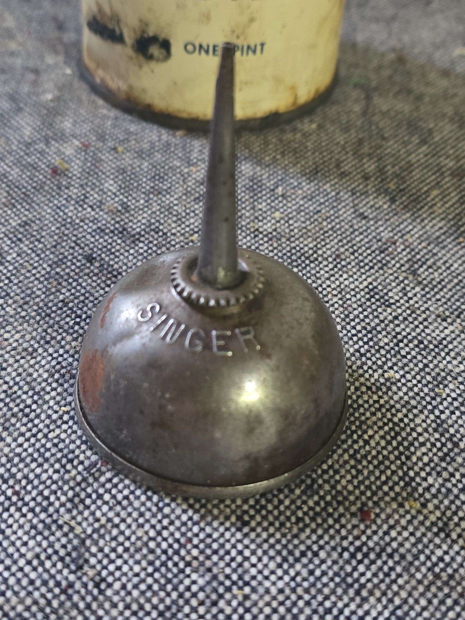 SMALL SINGER OILER AND NEATSFOOT OIL TIN - Kaufman Realty & Auctions